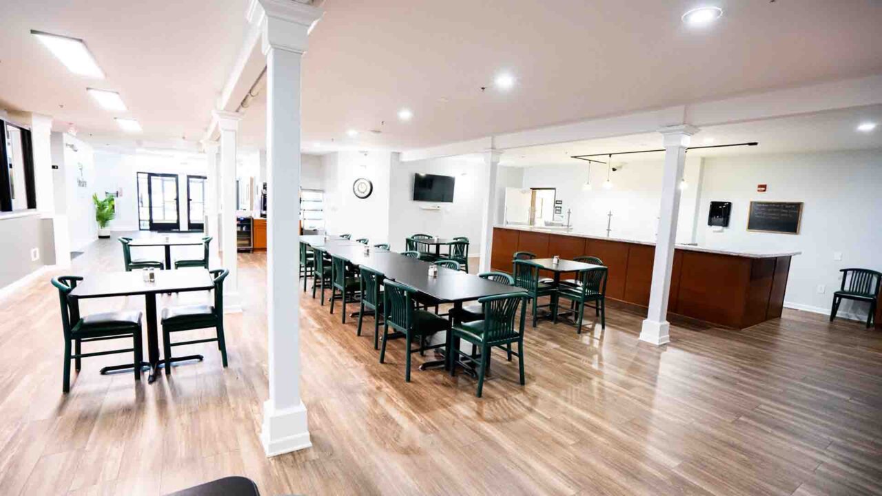 Difference Between Halfway House & Recovery House in Addiction ...