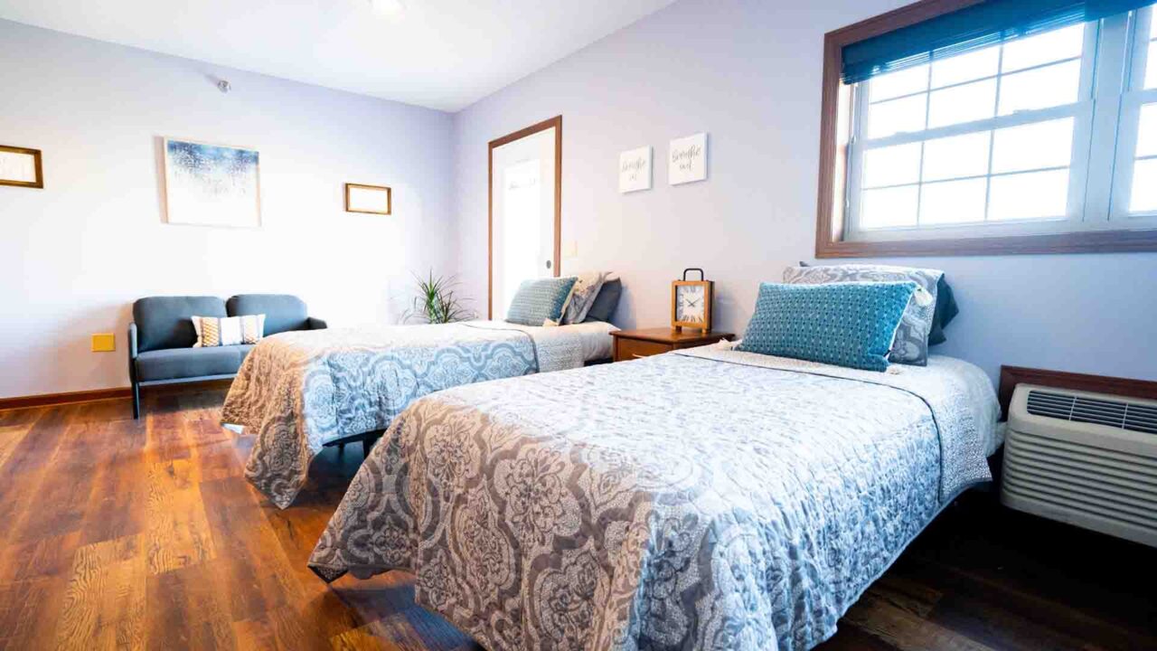 Difference Between Halfway House & Recovery House in Addiction ...